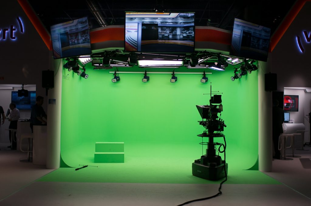 How to Trim a Cove Module in a 3-Wall Cyclorama