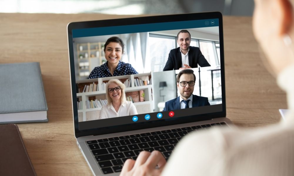 The Growing Trend of Green Screens in Virtual Meetings