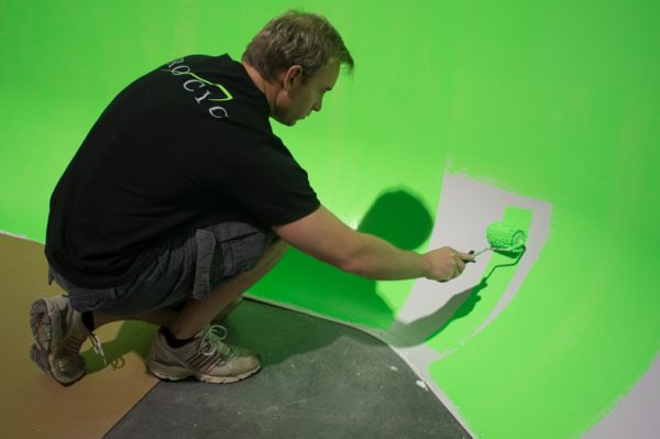 Choosing between Green Screen Paint and Green Screen Flooring Material ...