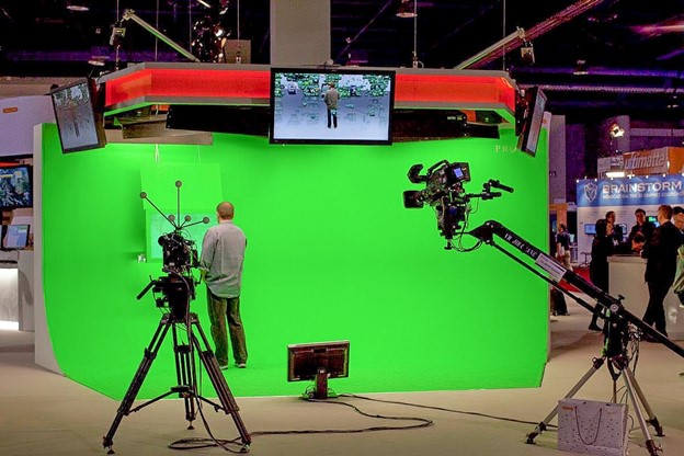 The Advantages of Using Green Screens in Virtual Production