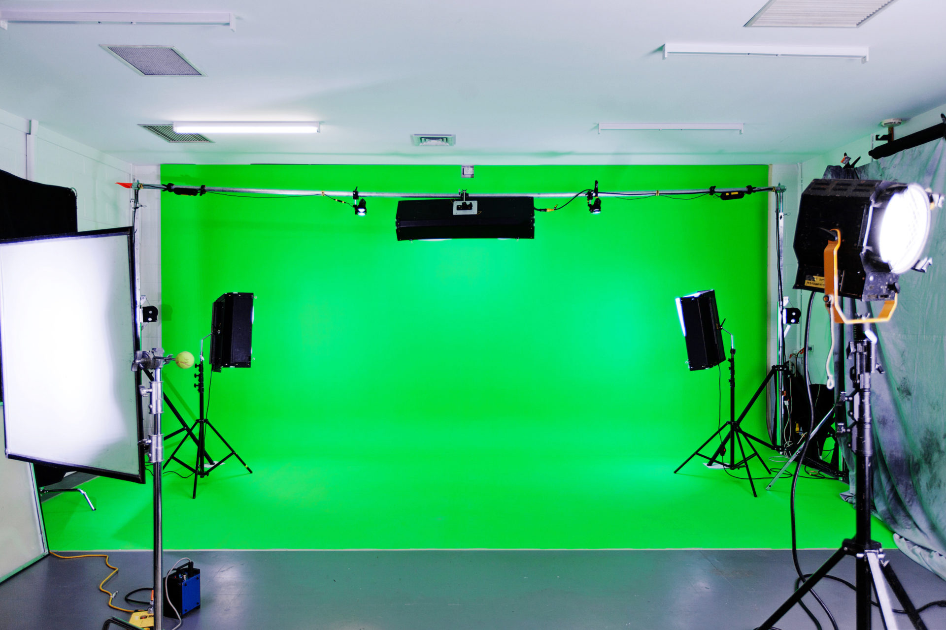 How a CYC Installation Service Elevates Studio Production